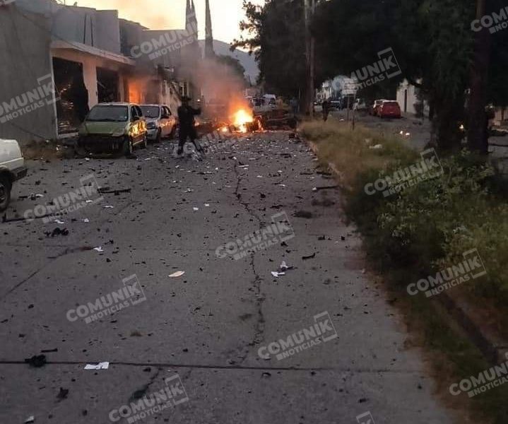 Estalla coche bomba afuera de las instalaciones de la Policía Municipal de Acámbaro: tres ...